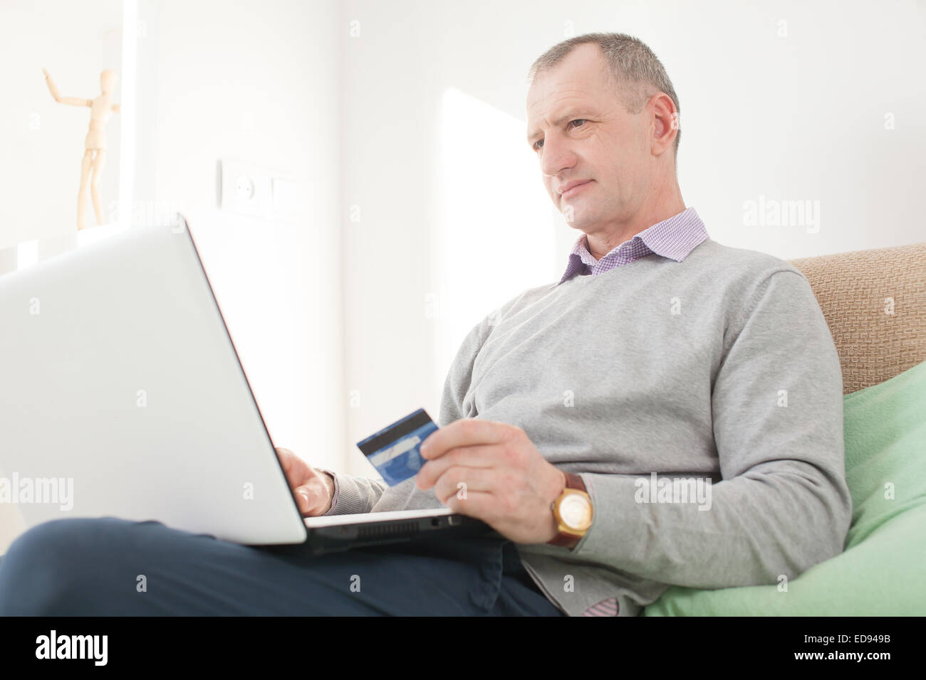 Person using calling card hi-res stock photography and images - Alamy