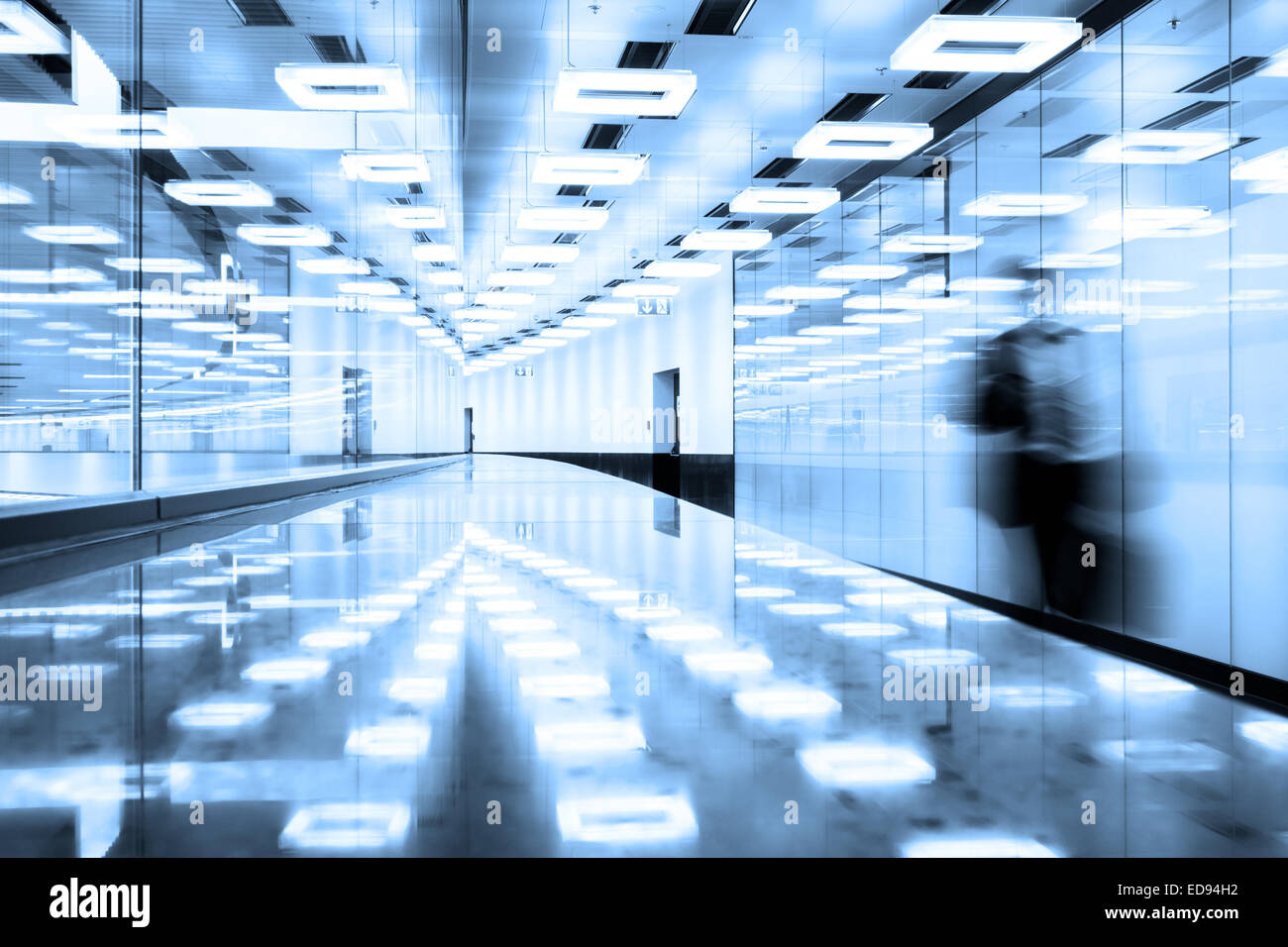 Contemporary airport terminal hall Stock Photo - Alamy