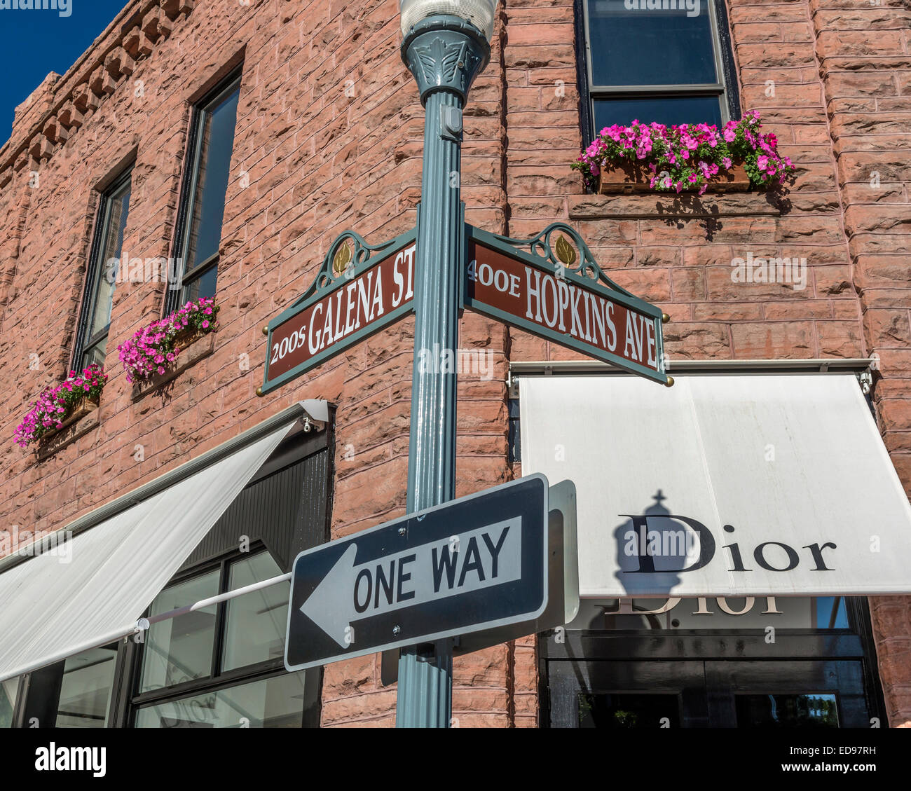 Christian dior shop front hi-res stock photography and images - Alamy