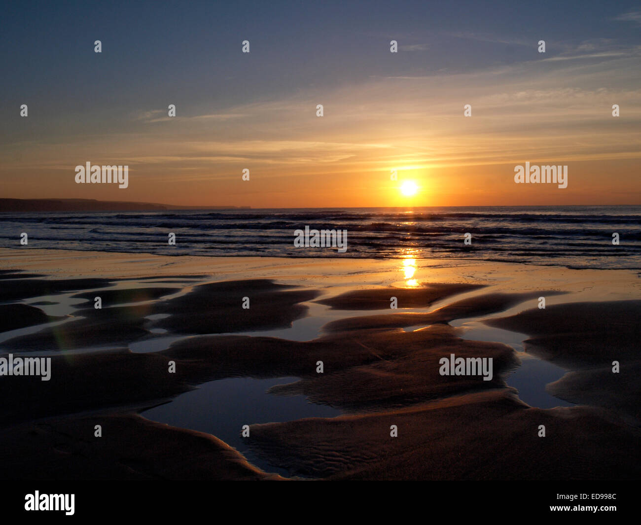 Sunset cornwall sea hi-res stock photography and images - Alamy