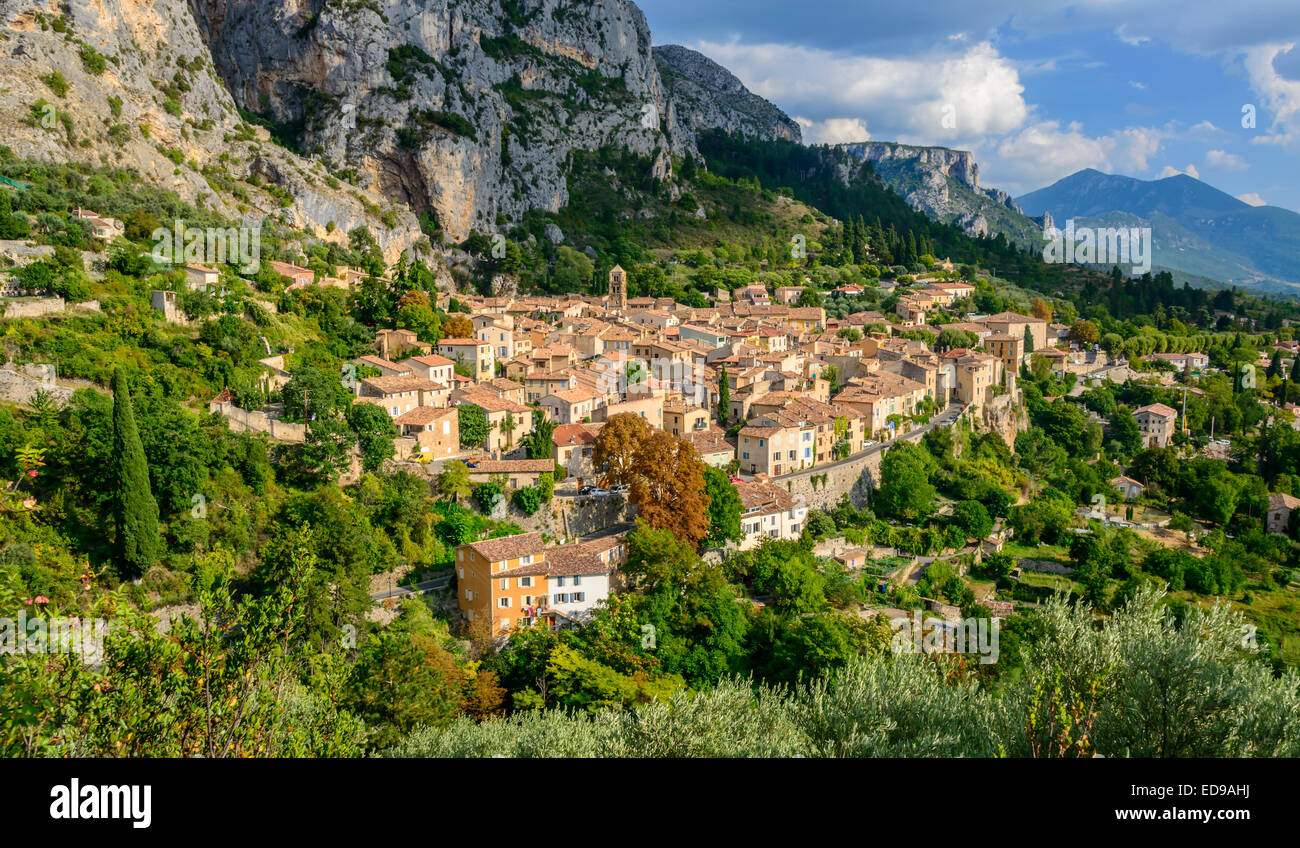 Moustiers hi-res stock photography and images - Alamy
