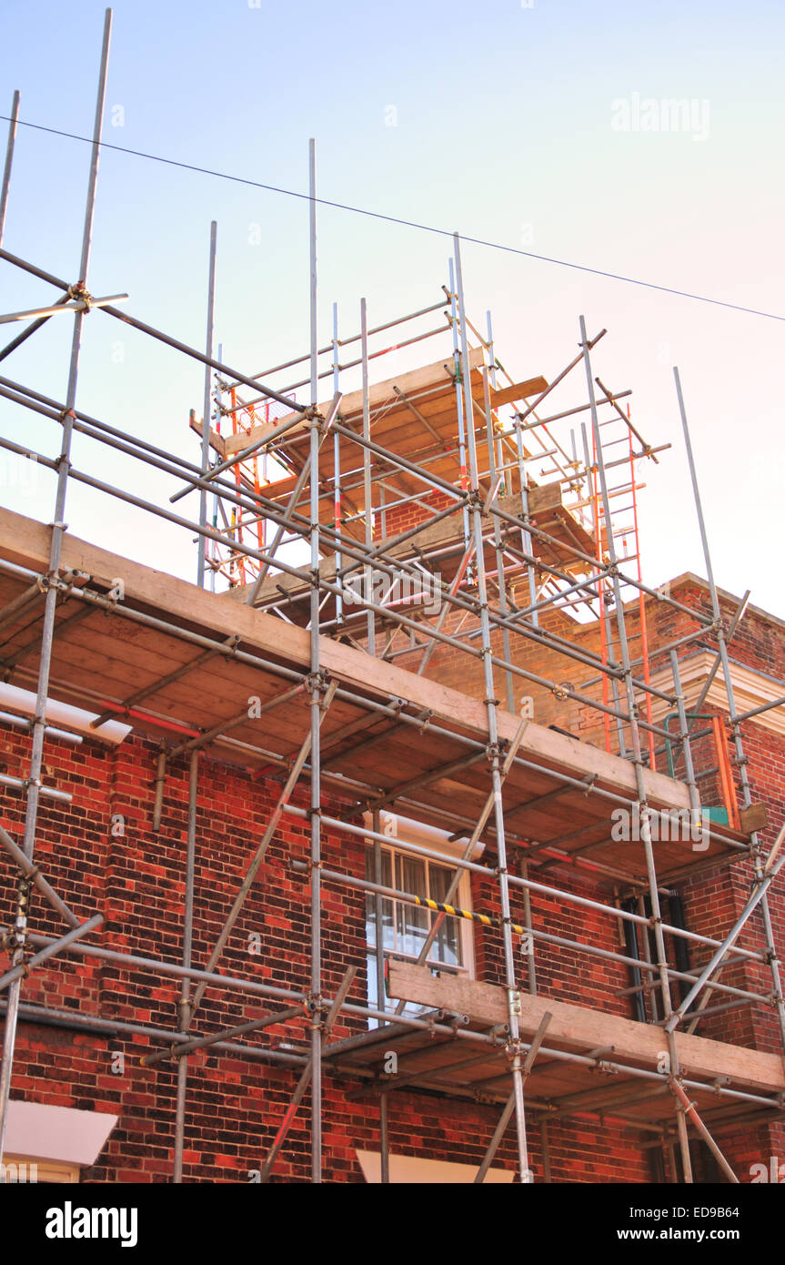 Scaffolding around house hi-res stock photography and images - Alamy