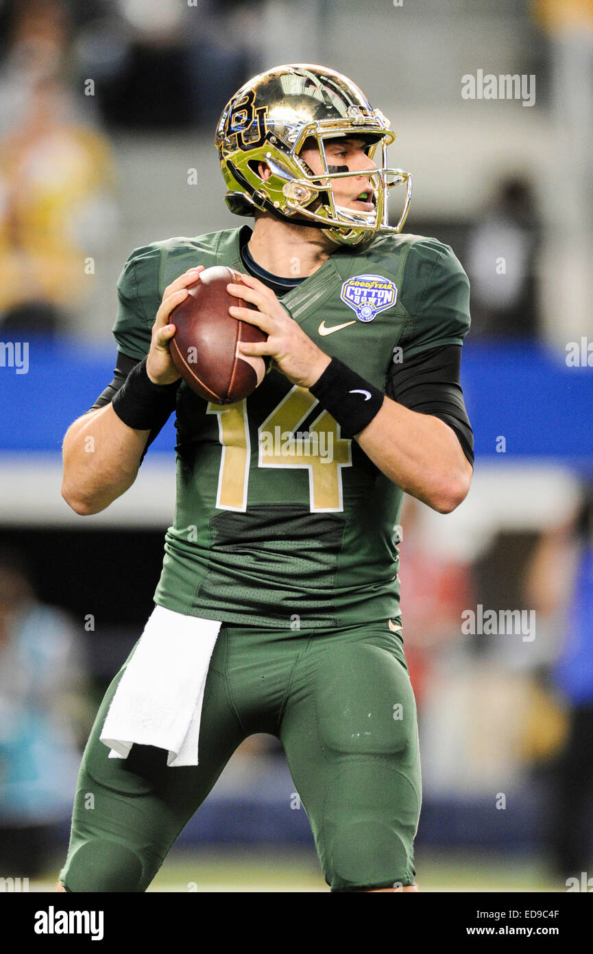 Baylor quarterback Bryce Petty (14) gets set to throw a pass against ...