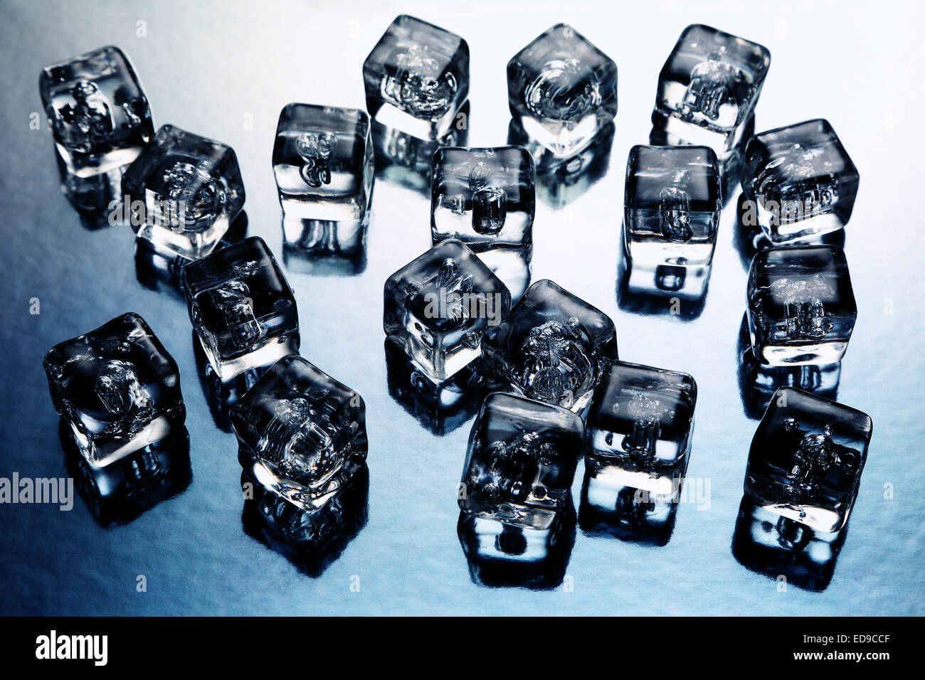 Cube ice hi-res stock photography and images - Alamy