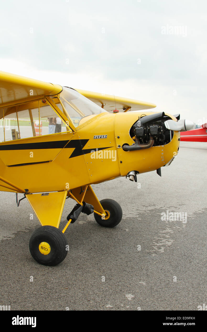 Piper Cub Airplane High Resolution Stock Photography and Images - Alamy