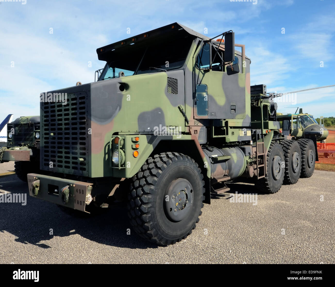 Heavy tow truck hi-res stock photography and images - Alamy