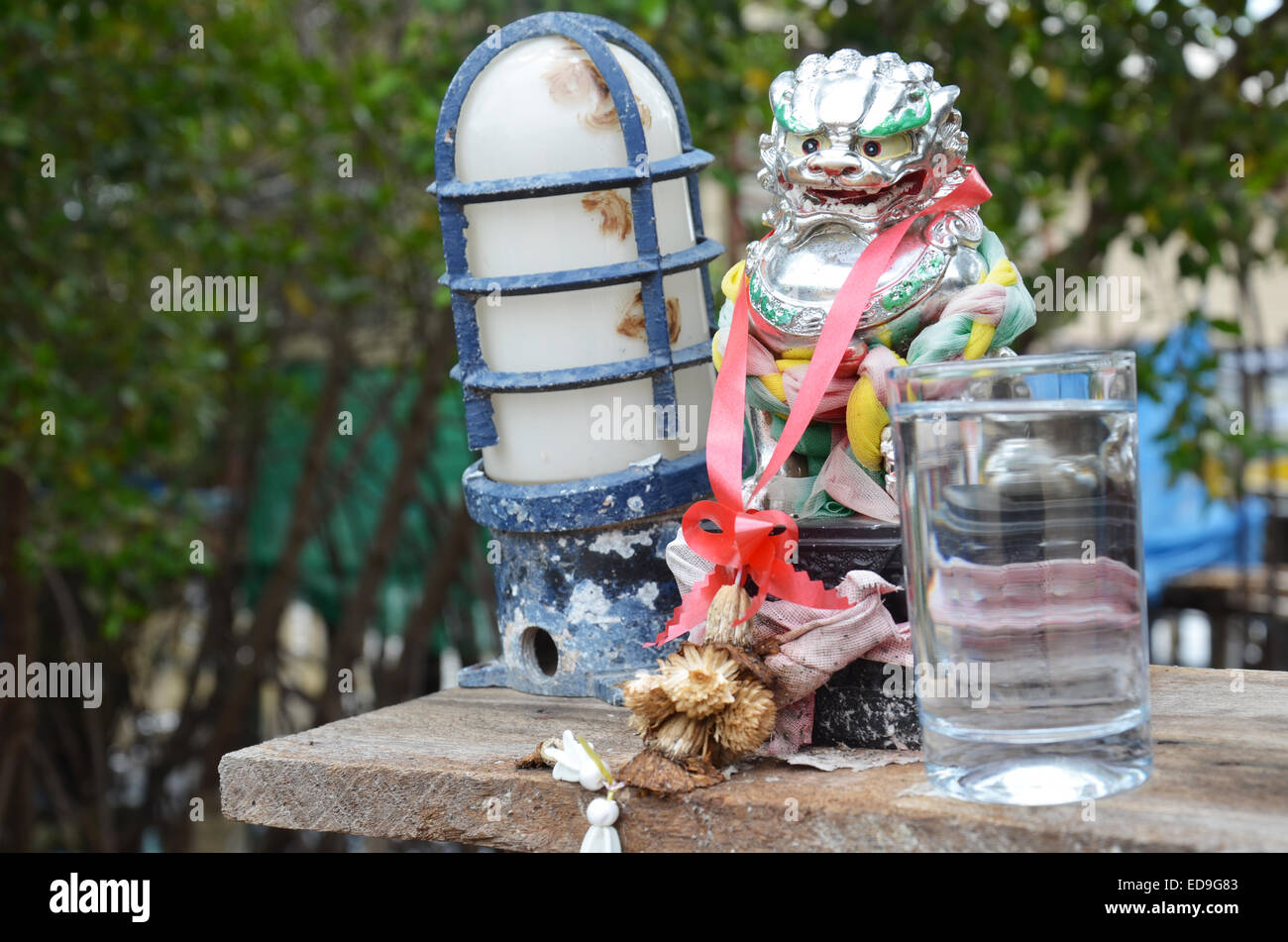 Sacrificial offering praying with Chinese lions guardian figure protect ...
