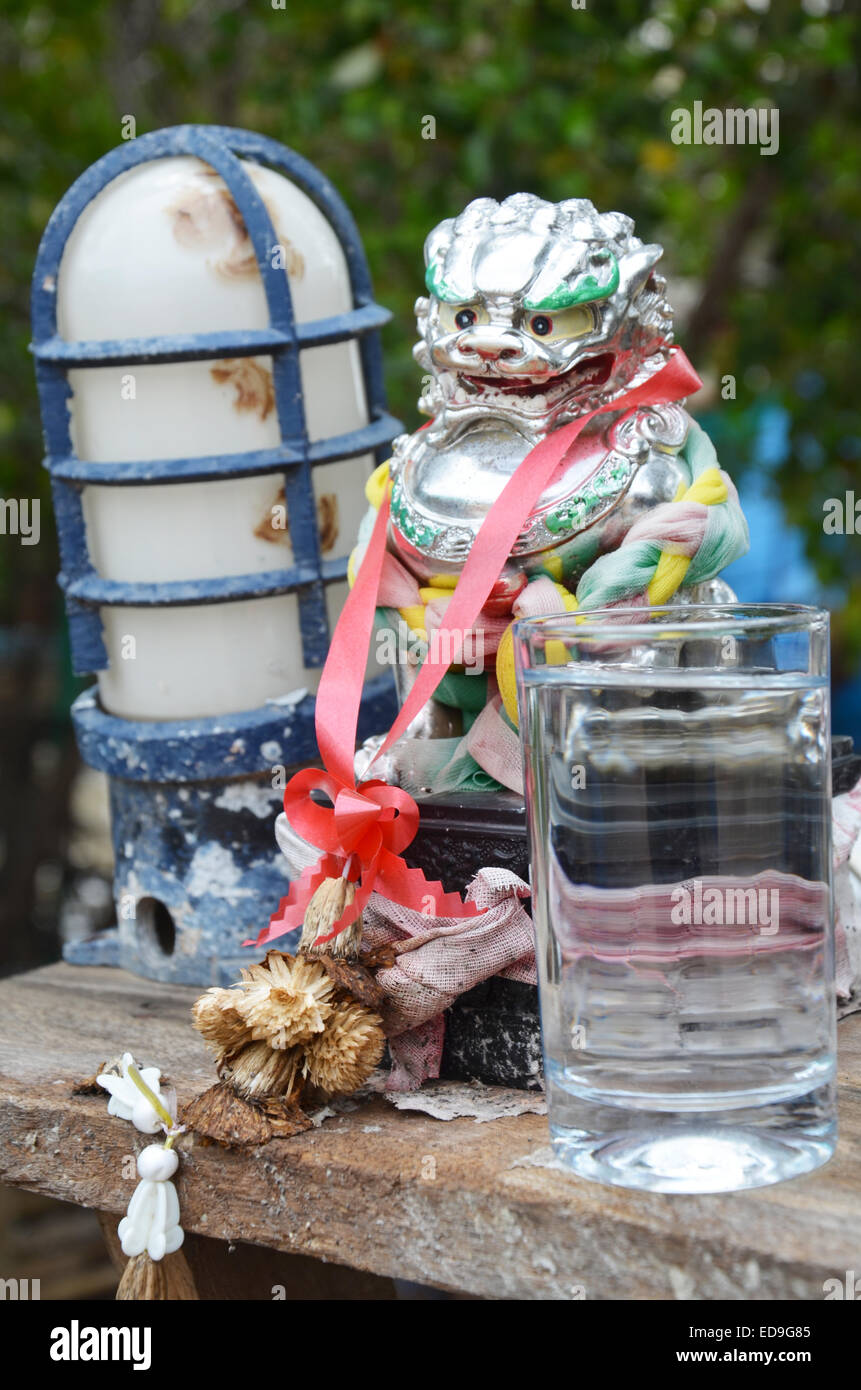 Sacrificial offering praying with Chinese lions guardian figure protect ...
