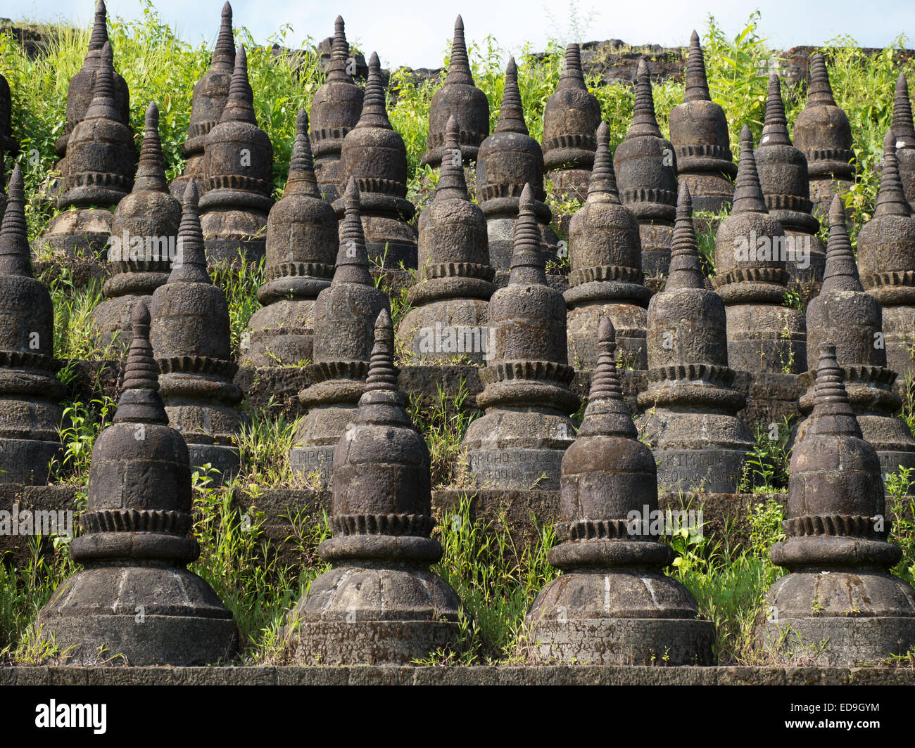 Detail of the Koe-thaung Temple in Mrauk U, Myanmar Stock Photo - Alamy
