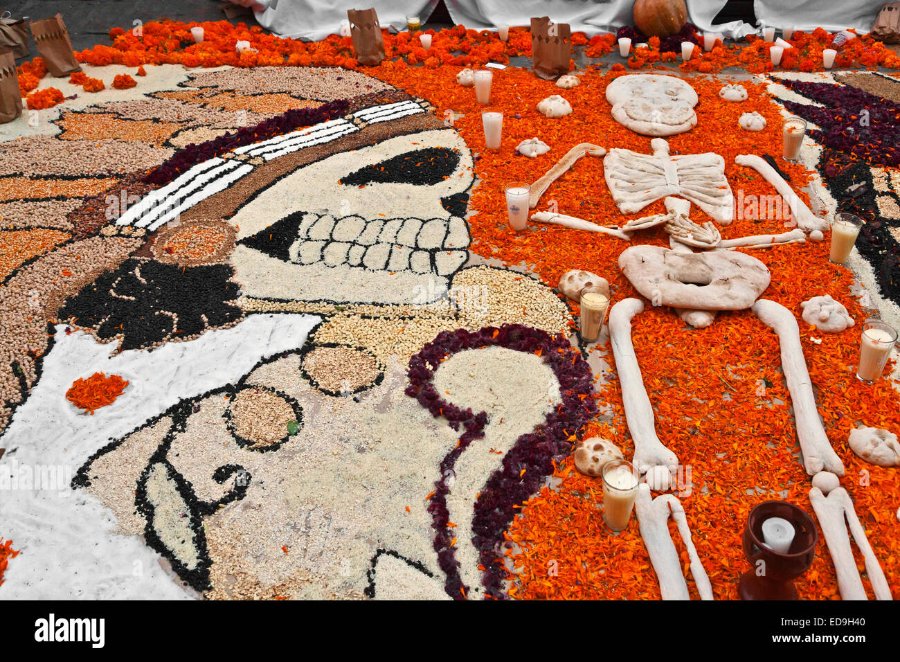 Day of the dead mexico altar hi-res stock photography and images - Alamy