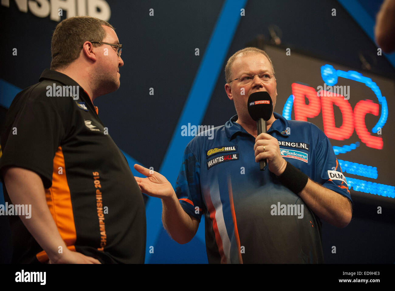 World darts championship crowd hi-res stock photography and images - Alamy