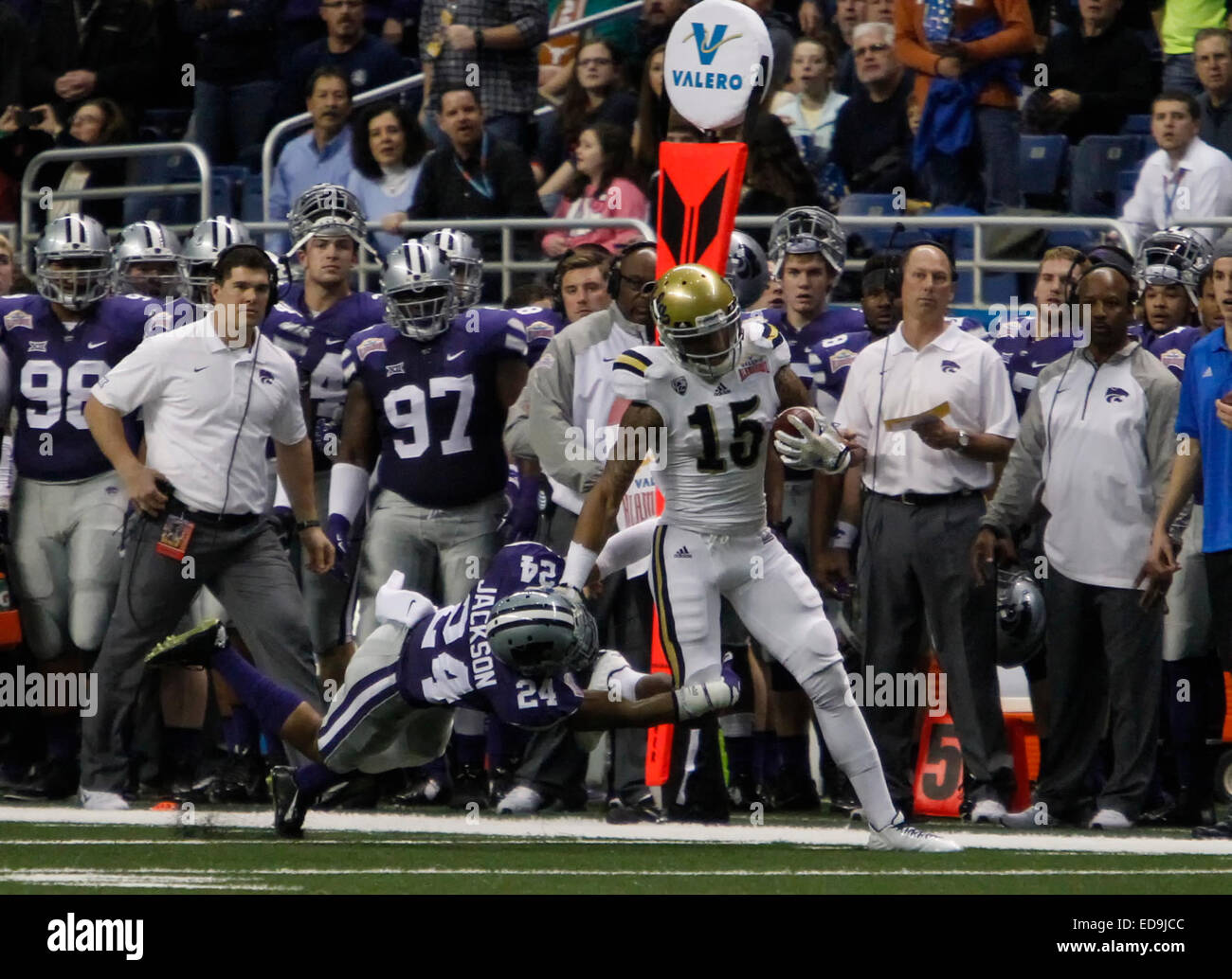 San Antonio, Texas, USA. 02nd Jan, 2015. Bruins wide receiver Devin ...