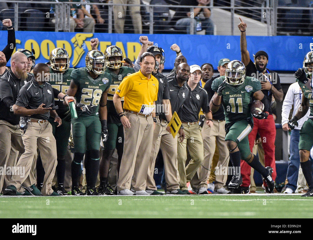 Baylor Bears linebacker Taylor Young (11) gets an interception as he ...