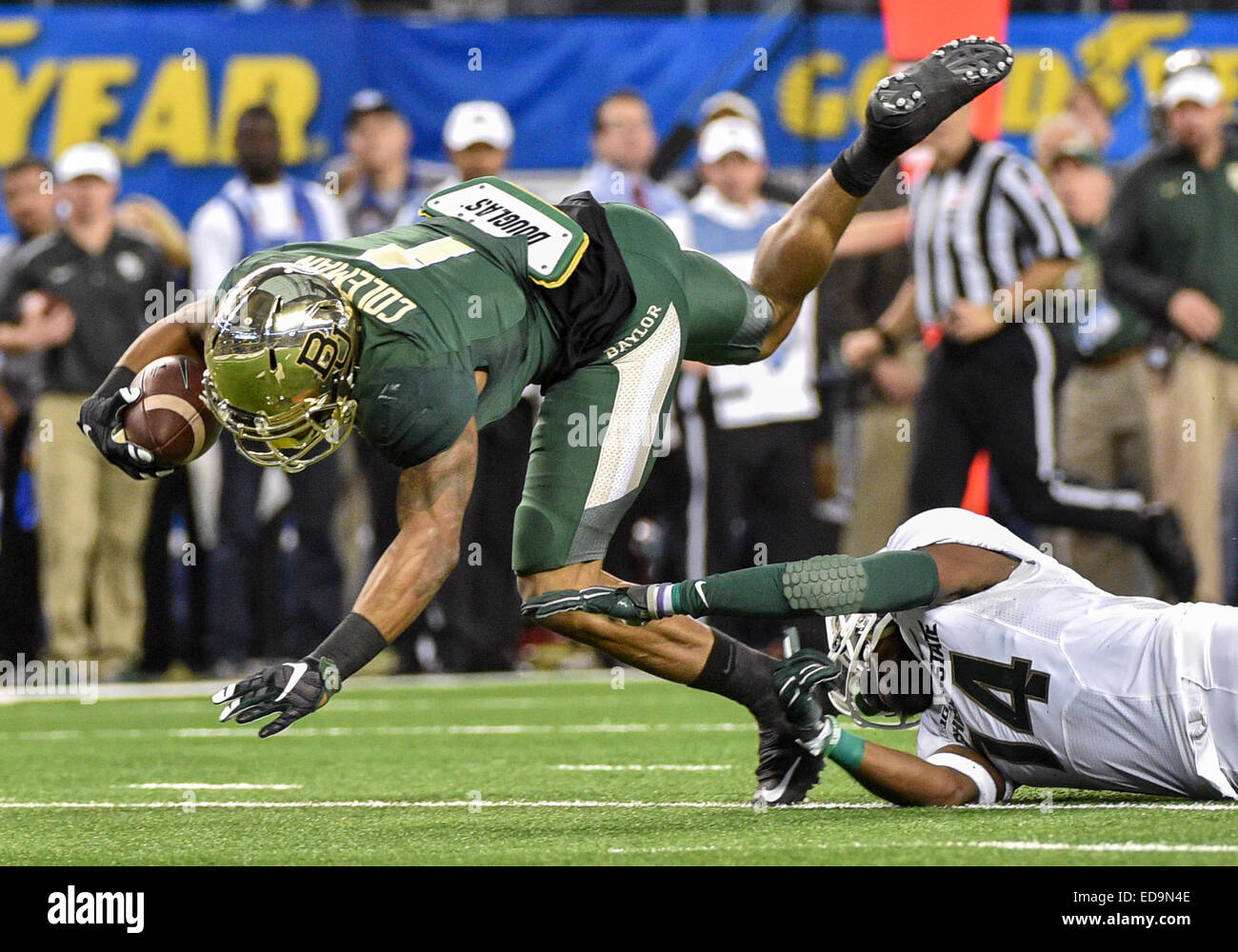 Baylor Bears running back Corey Coleman (1) catches a pass for a large ...