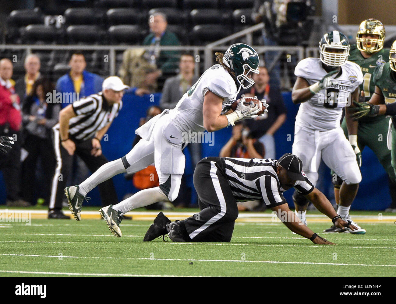 Michigan State Spartans linebacker Riley Bullough (30) gets an ...