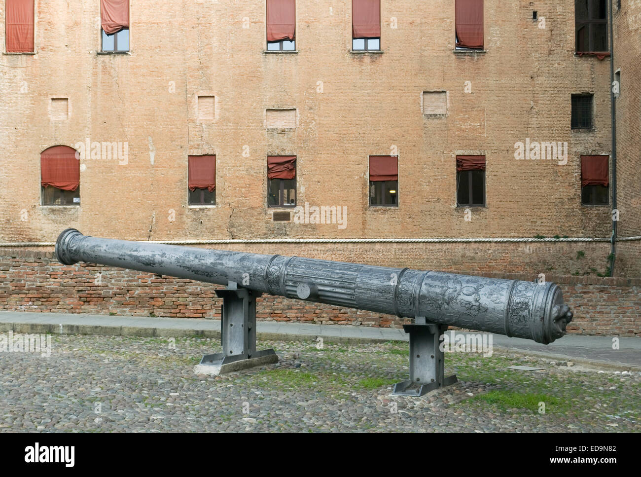 Ancient cannon hi-res stock photography and images - Alamy