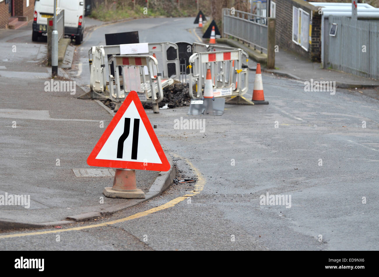 Narrowing road hi-res stock photography and images - Alamy