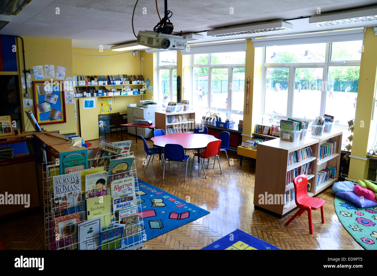 british junior school library london Stock Photo - Alamy