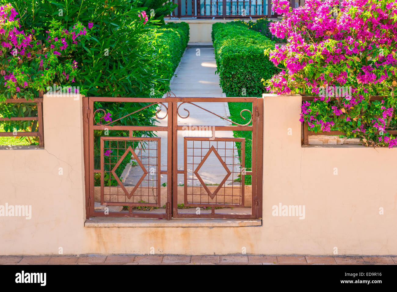 fence and gate - the entrance to the house Stock Photo - Alamy
