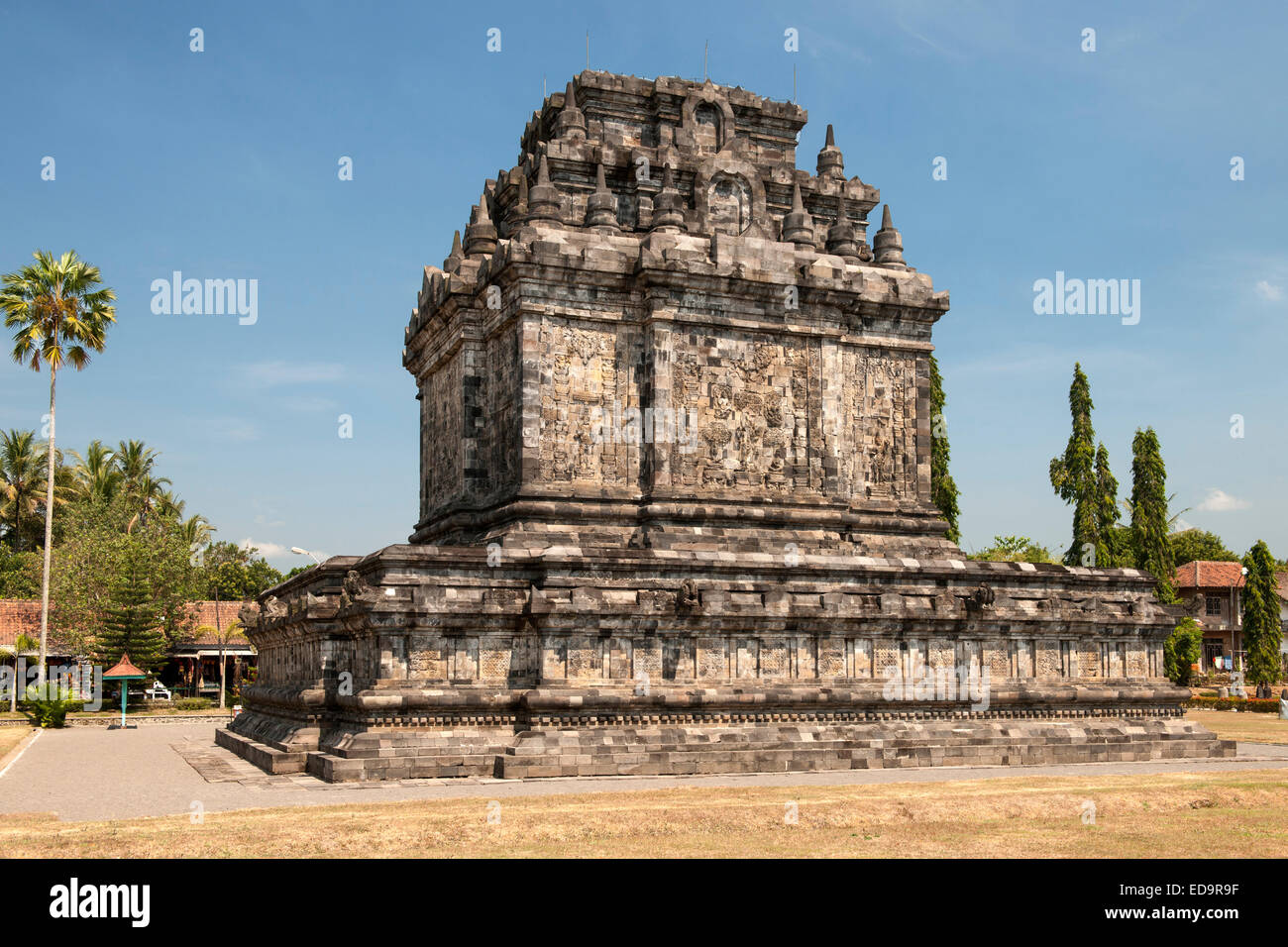 Candi Mendut, a 9th-century Buddhist temple linked to Borobodur in ...