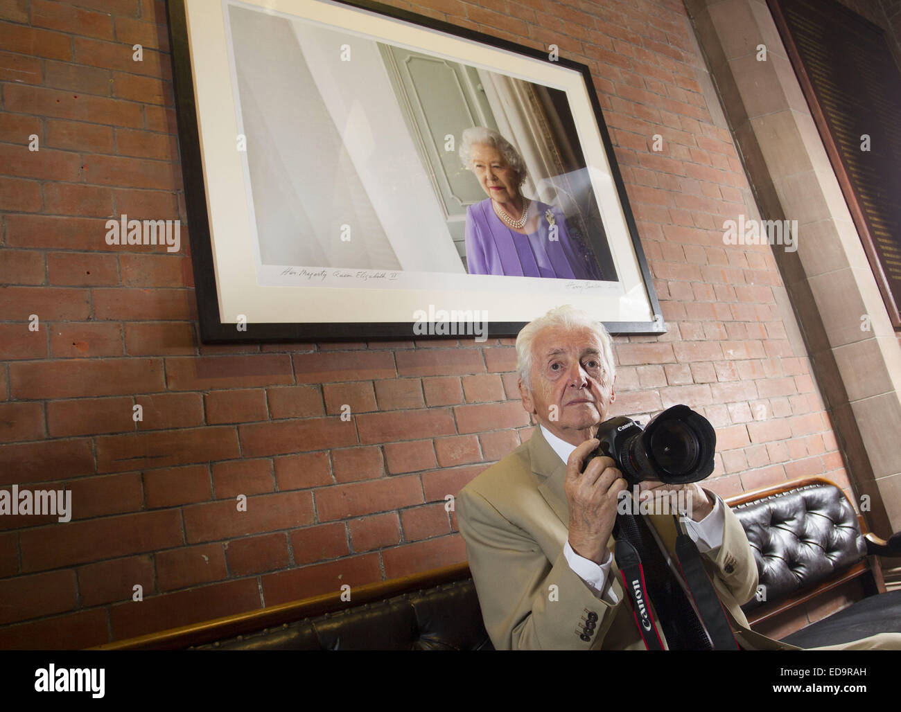 Photographer Harry Benson unveils his portrait of Queen Elizabeth at ...