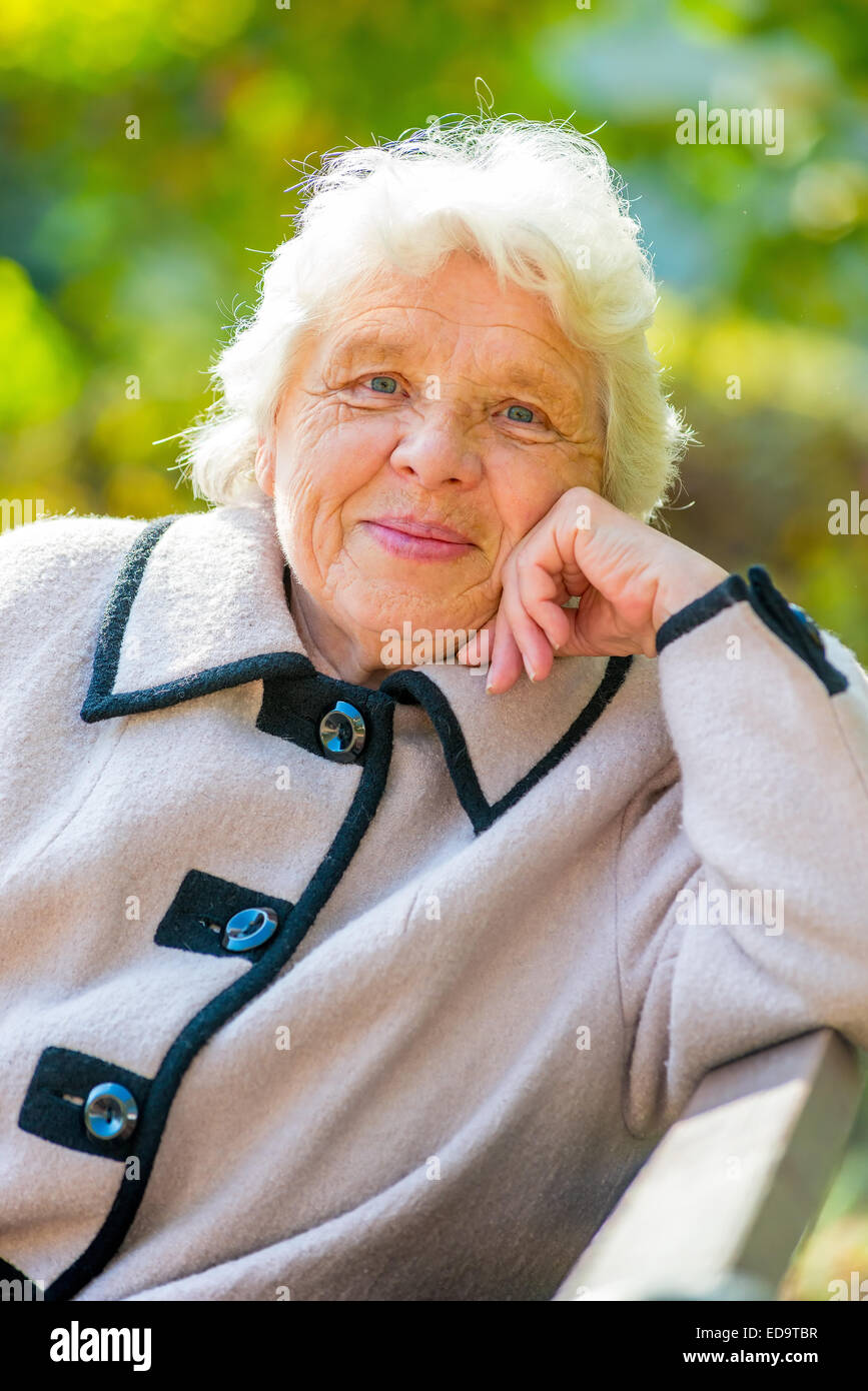 Smiling elderly hi-res stock photography and images - Alamy