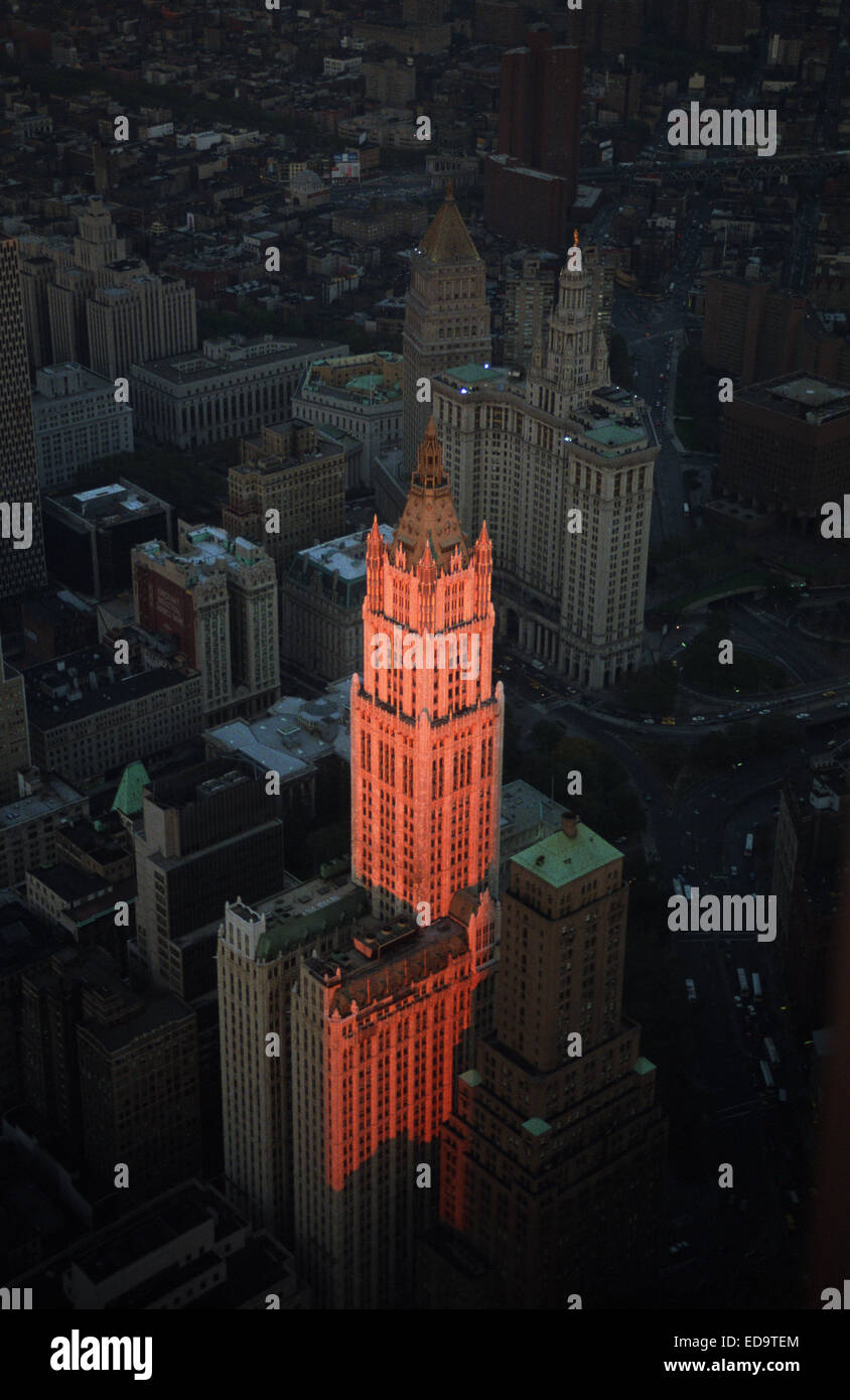 Evening sunlight shines on The Woolworth Building, Lower Manhattan ...