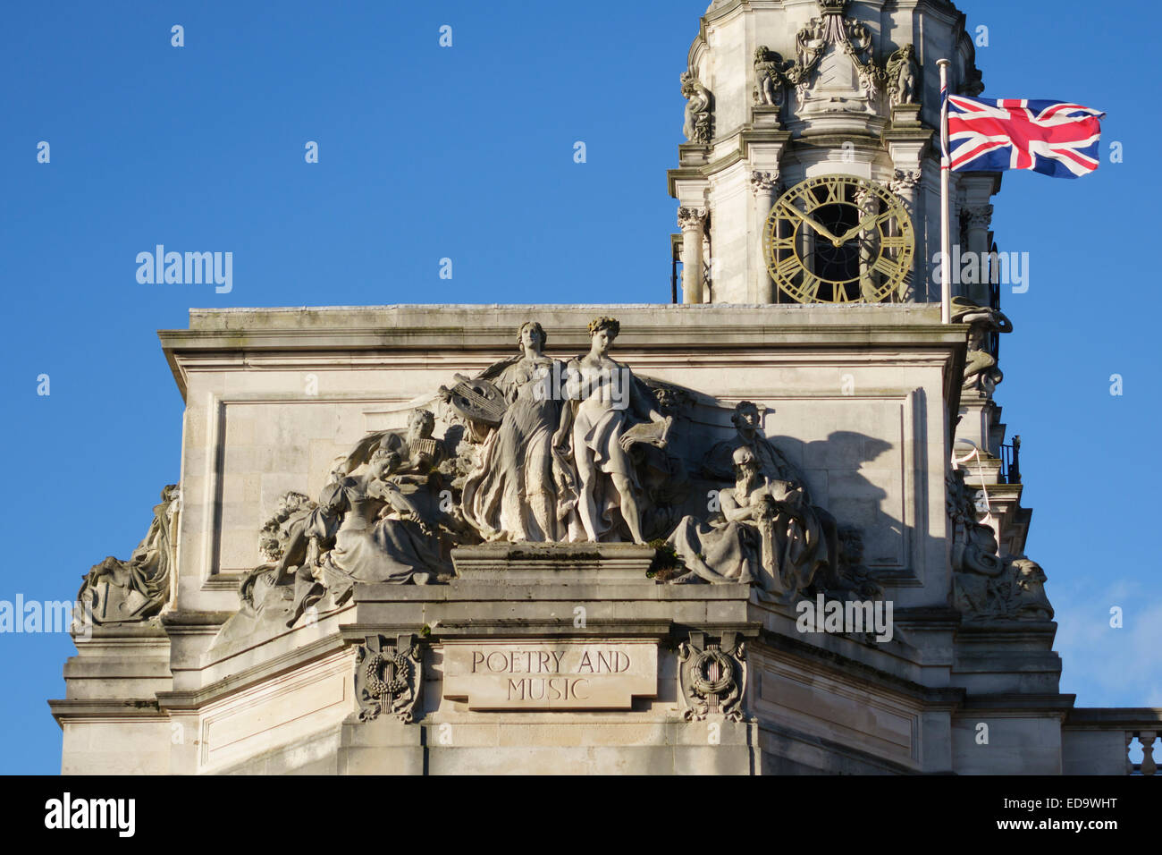 City Hall, Cardiff, Wales, built in 1906. Statues on the facade ...