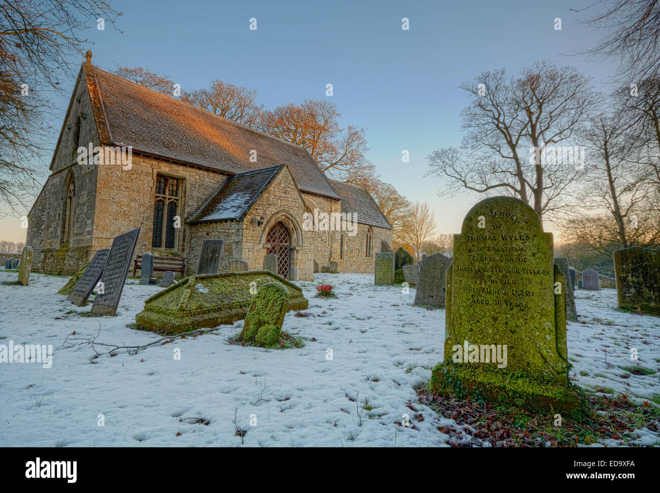 English church in the snow hi-res stock photography and images - Alamy