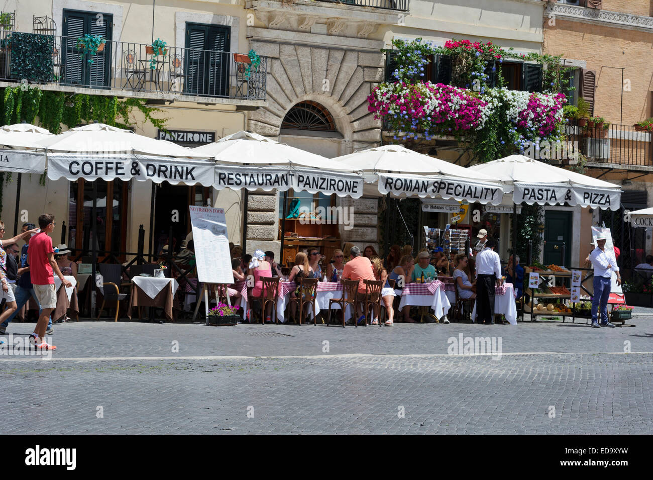 Traditional alfresco restaurants in City of Rome, Italy Stock Photo - Alamy