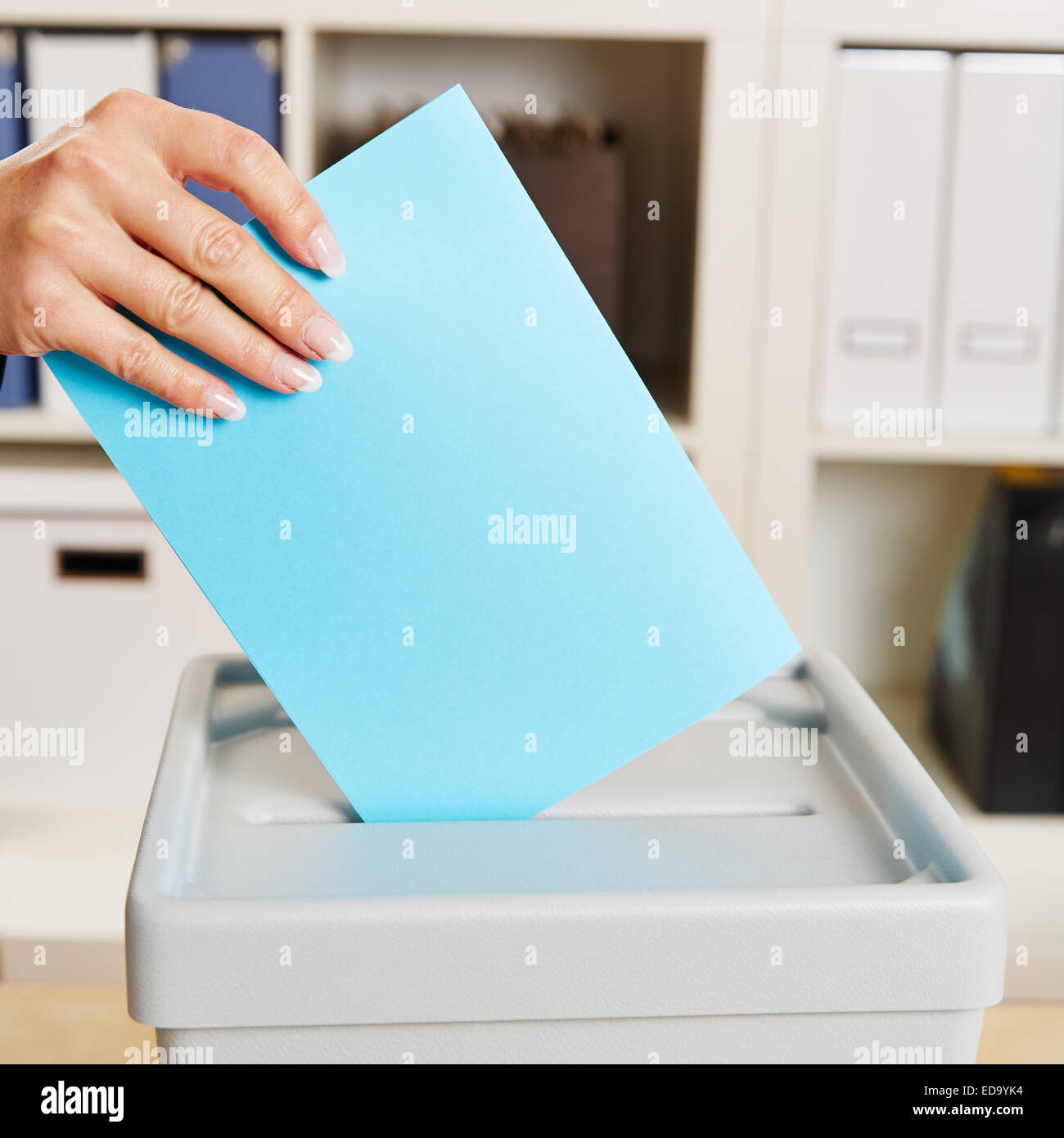 Hand with ballot paper for voting in an federal election Stock Photo ...