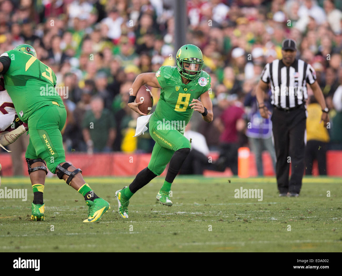 Pasadena, CA. 1st Jan, 2015. Oregon Ducks quarterback (8) Marcus ...
