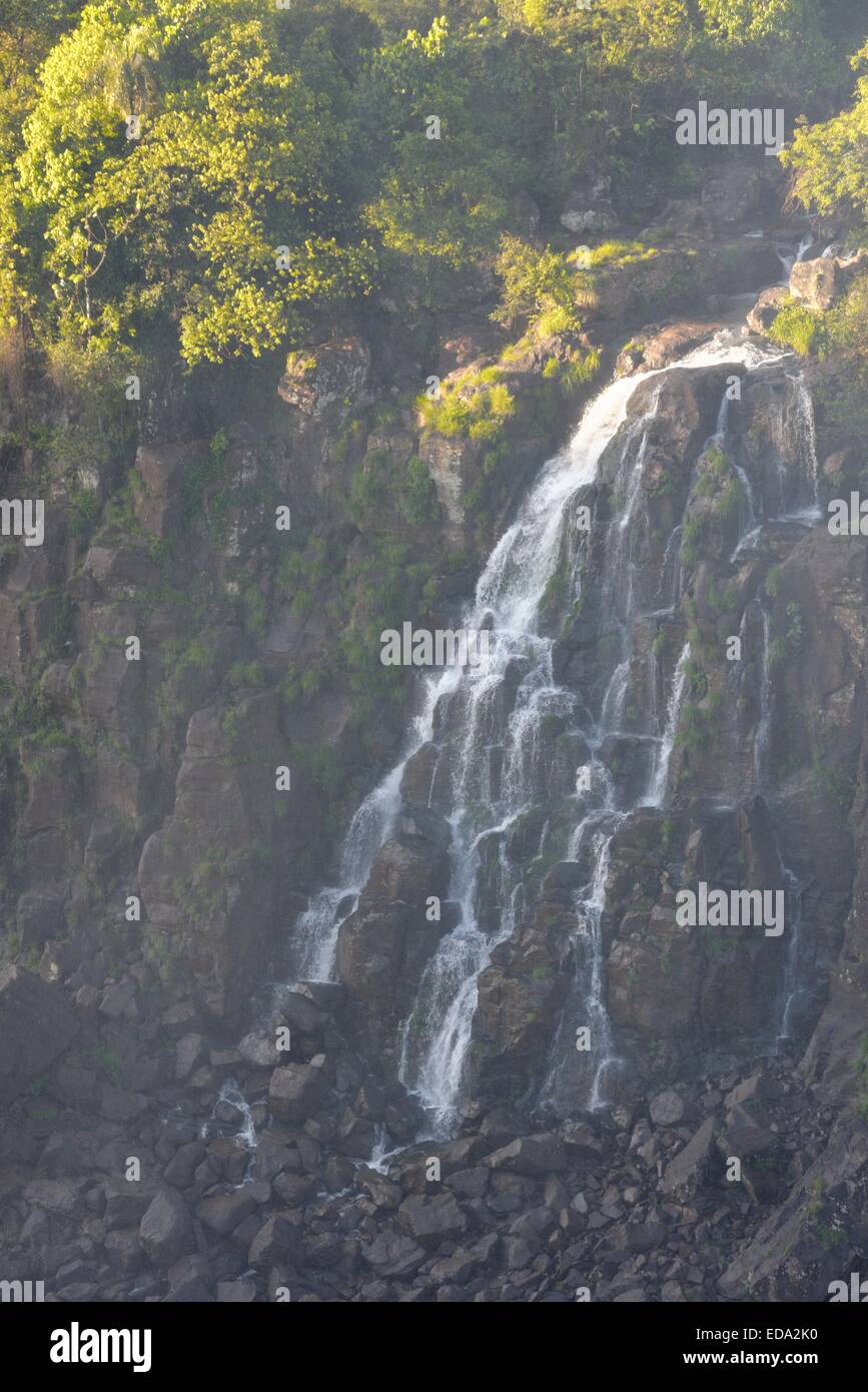Water pouring over the mighty Iguacu waterfalls in Brazil. IGUAÇÚ Foz ...