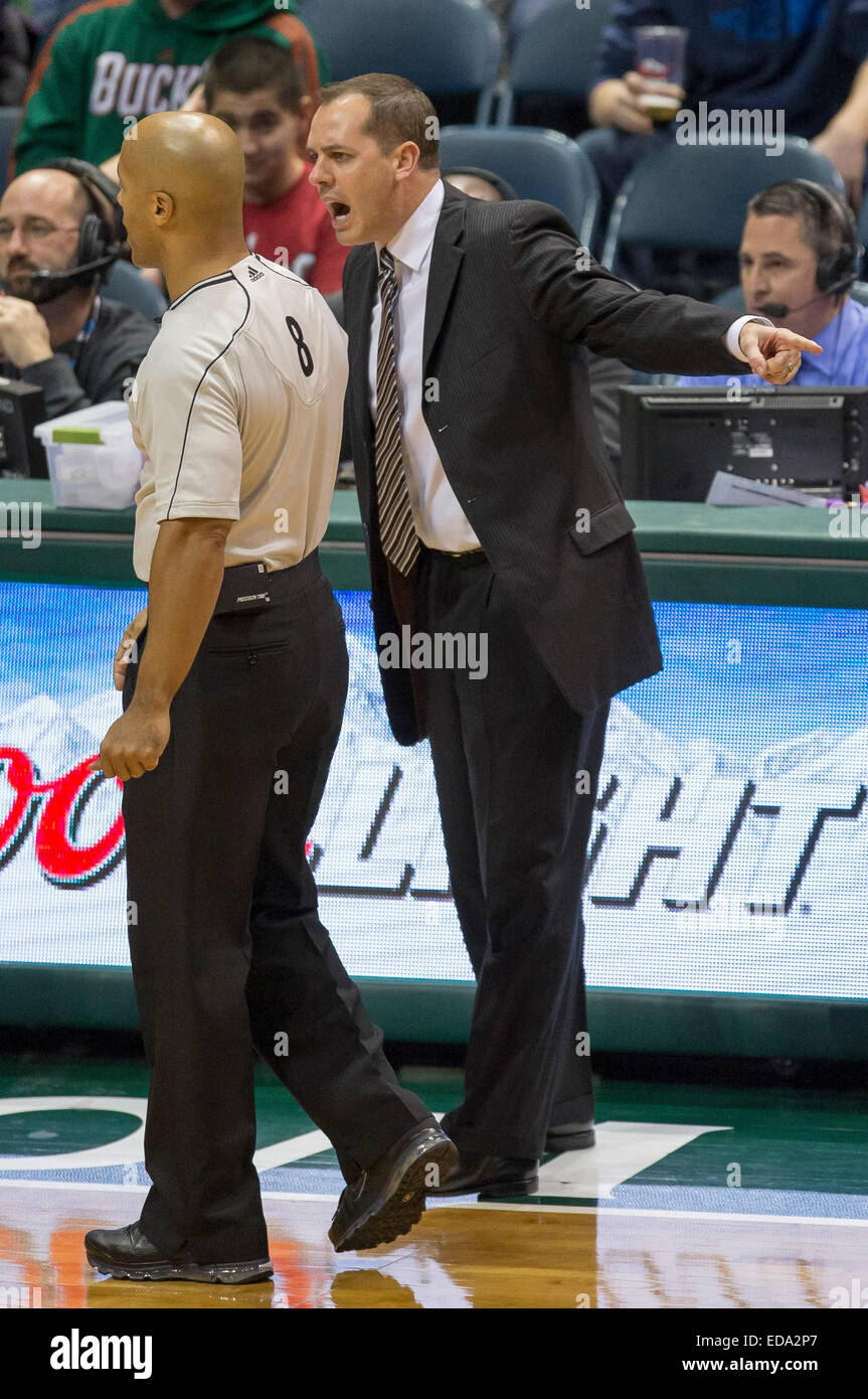 Marc davis nba referee hi-res stock photography and images - Alamy