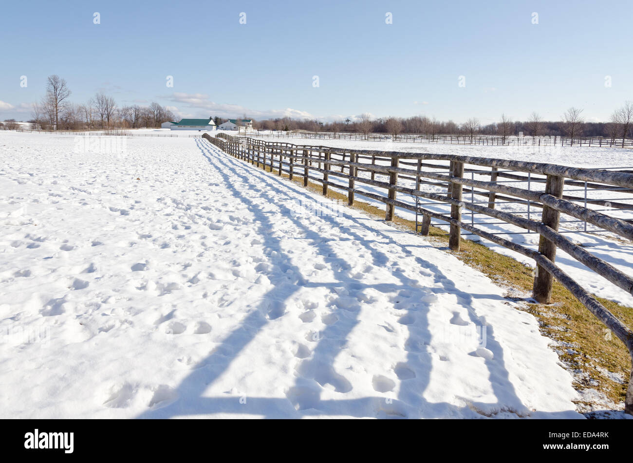 Farm fence hi-res stock photography and images - Alamy