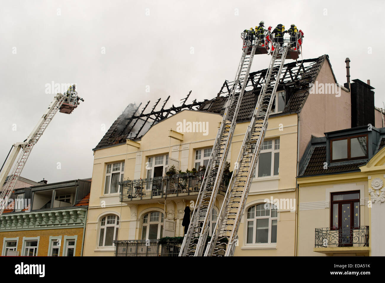 Hamburg, Germany. 3rd Jan, 2015. Firefighters extinguish a fire in a ...