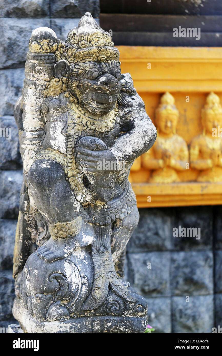 Sculpture of divine beings in Thailand with fotografirovanie in ...