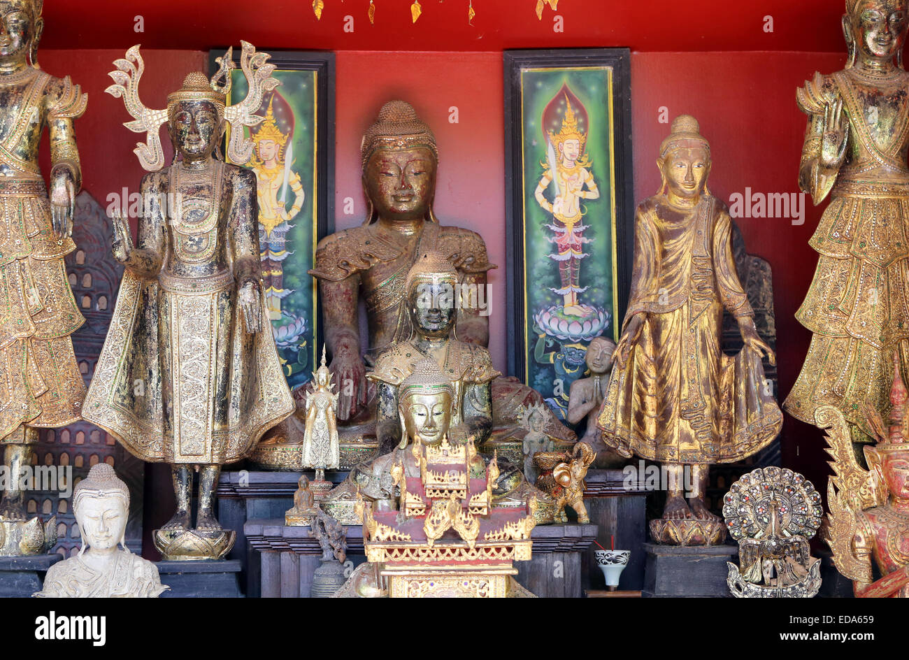 Sculpture of divine beings in Thailand with fotografirovanie in ...