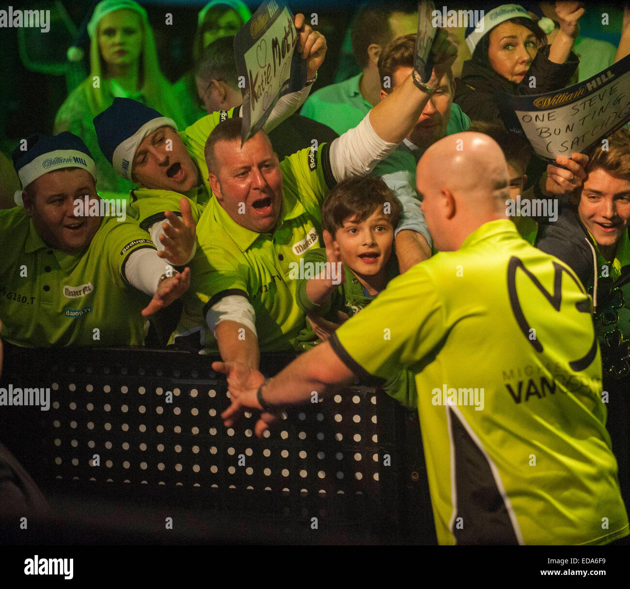 Pdc darts world championship crowd hi-res stock photography and images ...