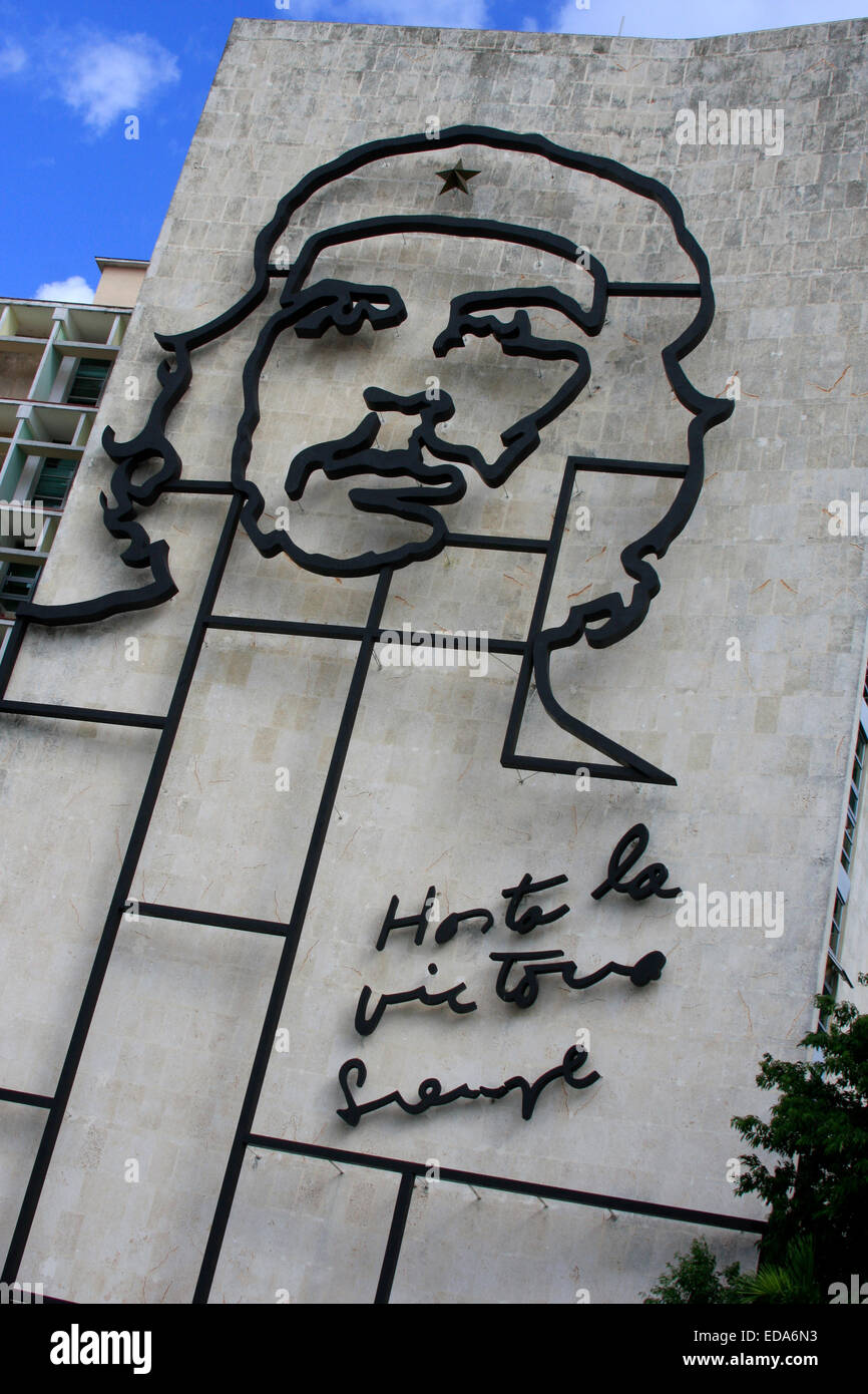 Image of Che Guevara on the wall of the Ministry of Interior Building ...