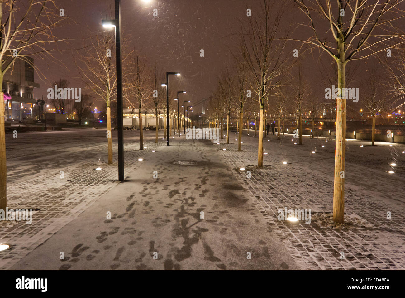 Night embankment hi-res stock photography and images - Alamy