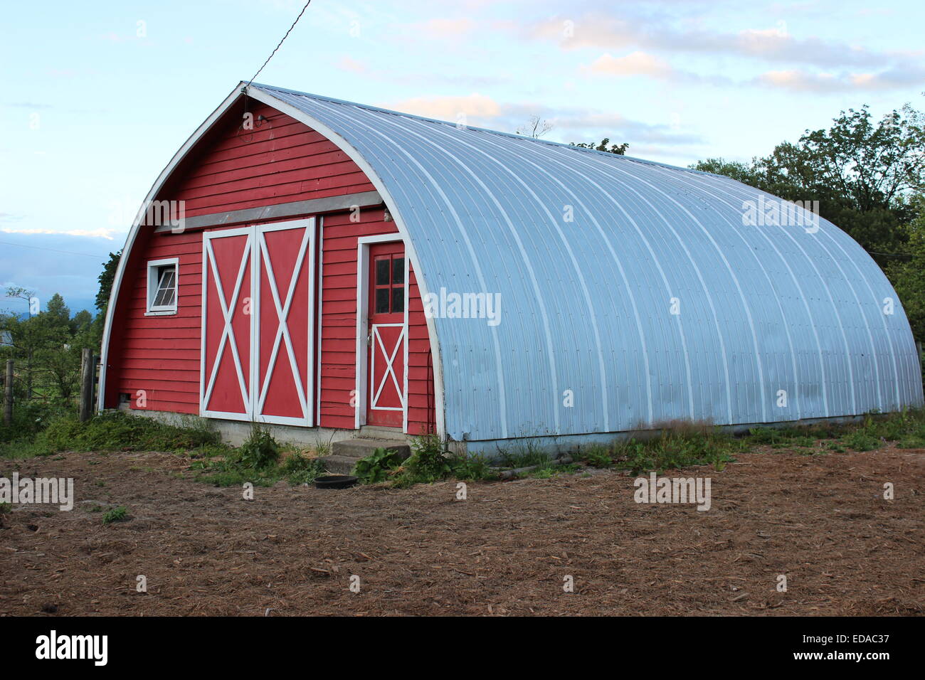 Metal roof barn hi-res stock photography and images - Alamy