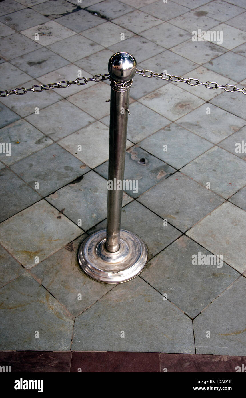 Steel barrier hi-res stock photography and images - Alamy