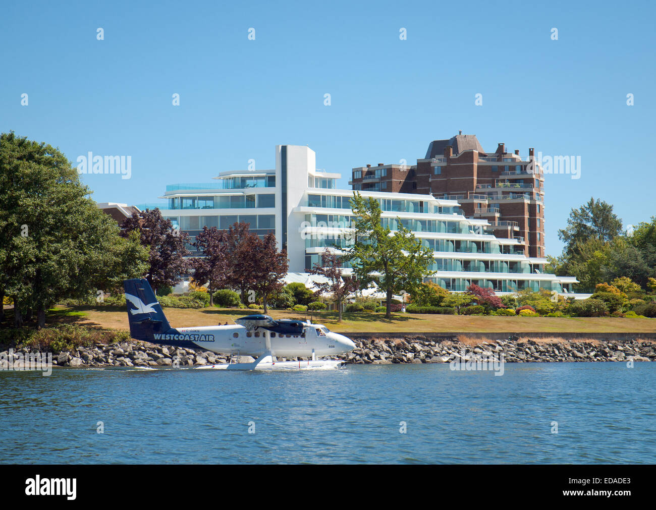 Victoria inner harbour seaplane inn at laurel point harbour air hi-res ...