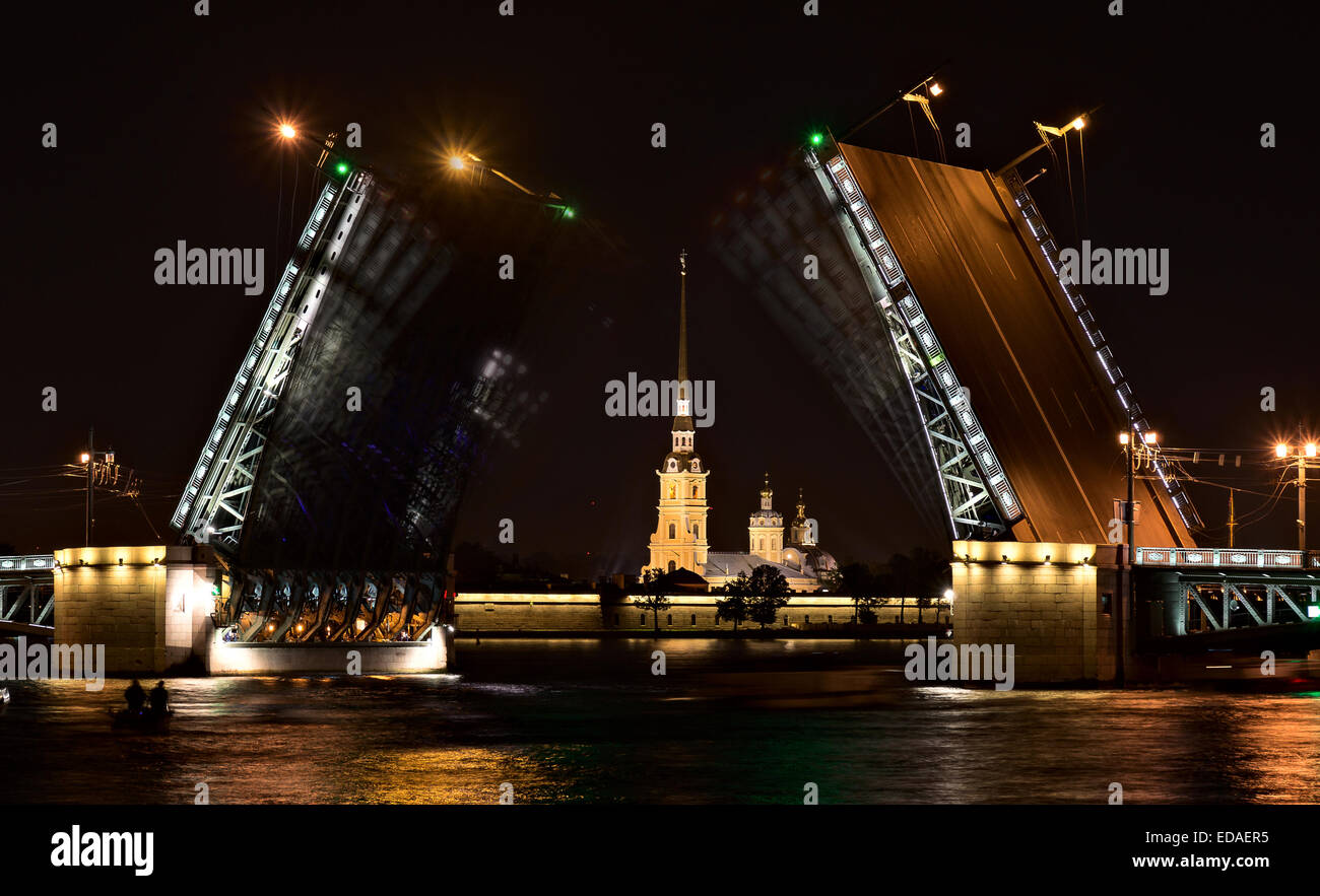 Night view of Palace Bridge in Saint-Petersburg, Russia Stock Photo - Alamy