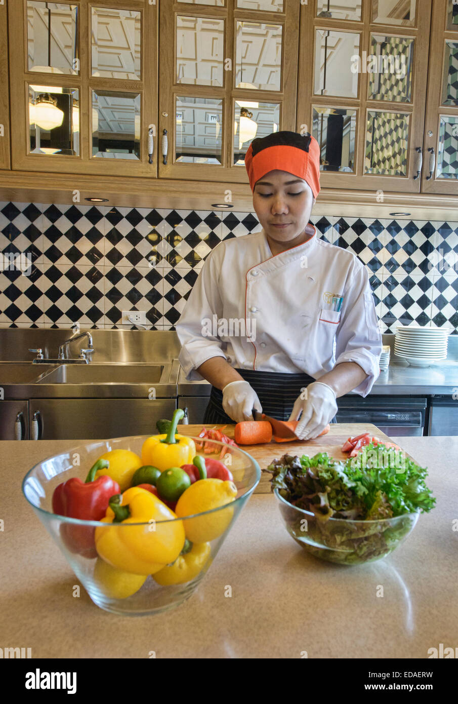 Thai restaurant kitchen chef hi-res stock photography and images - Alamy