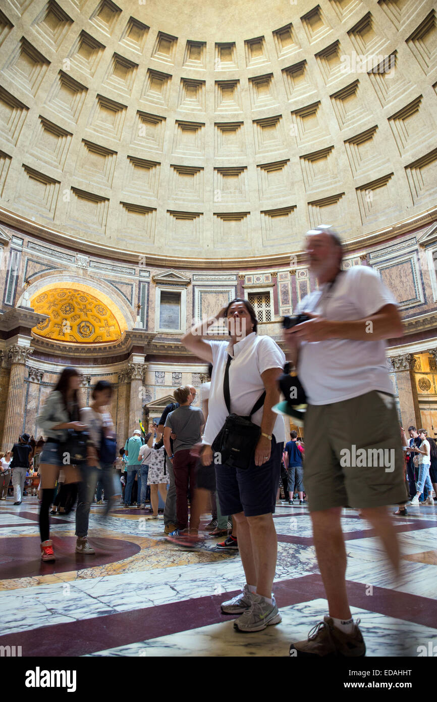 Rome, Italy. The Pantheon, crowd of tourists Stock Photo - Alamy