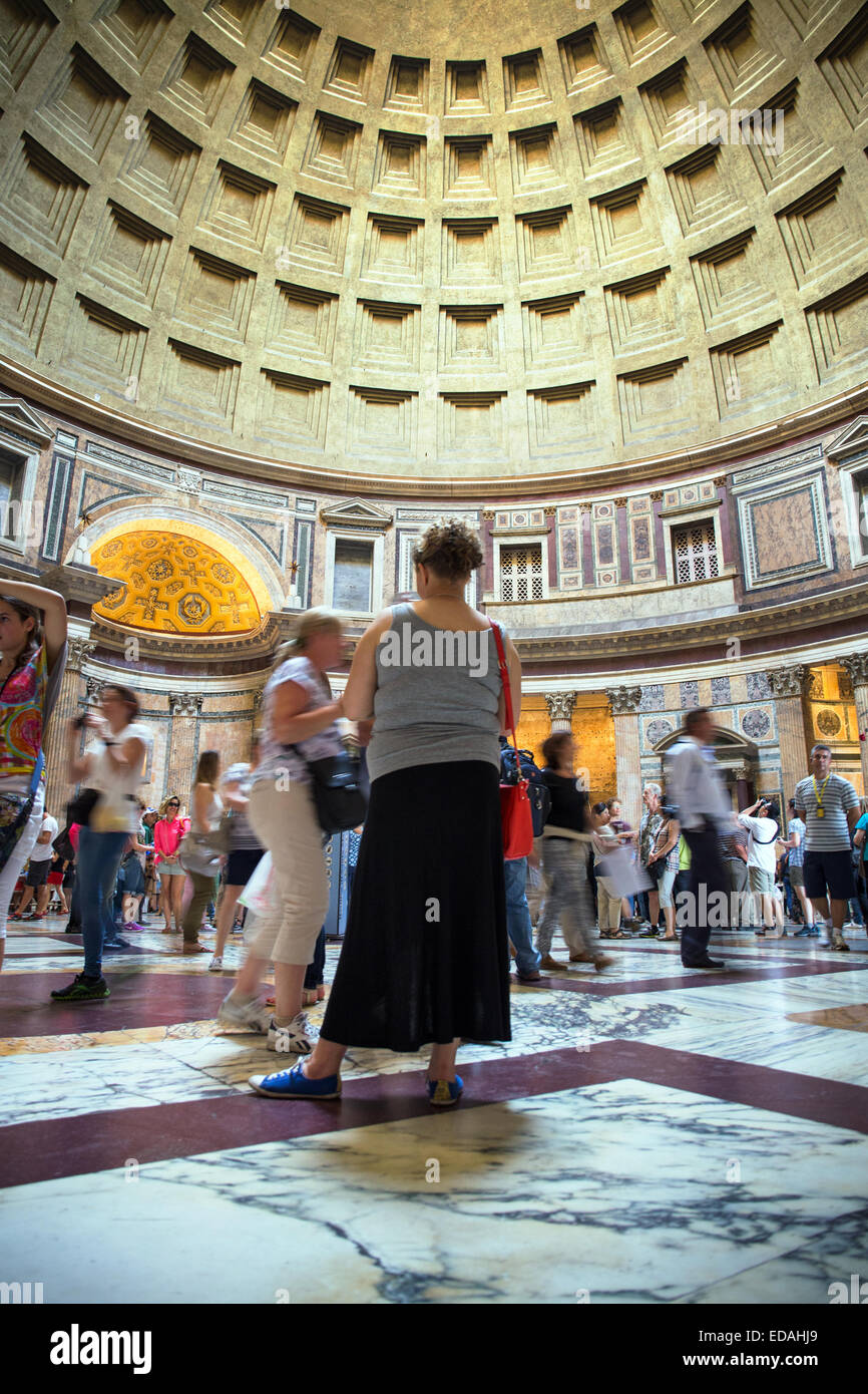 Rome, Italy. The Pantheon, crowd of tourists Stock Photo - Alamy