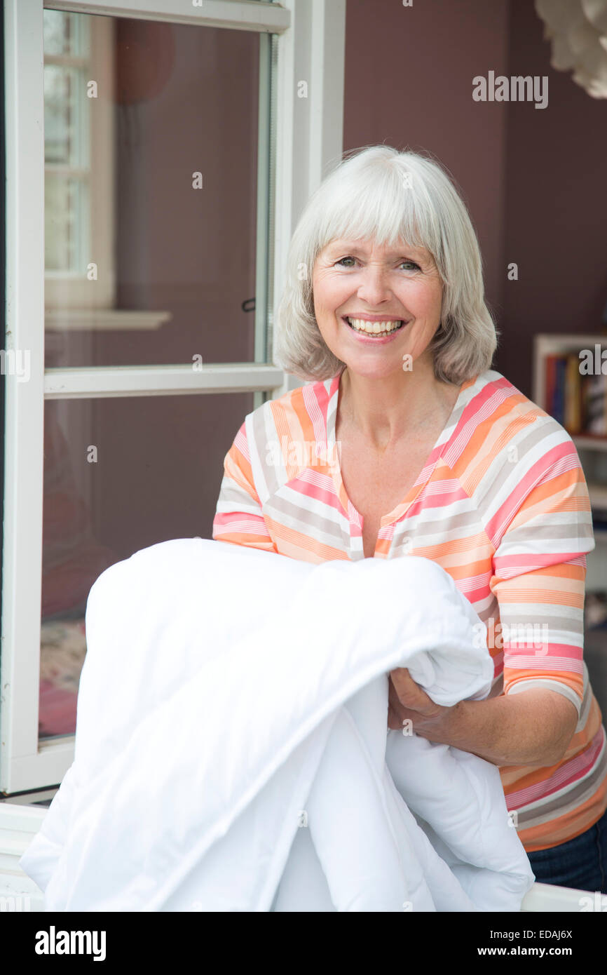 Airing blanket hi-res stock photography and images - Alamy