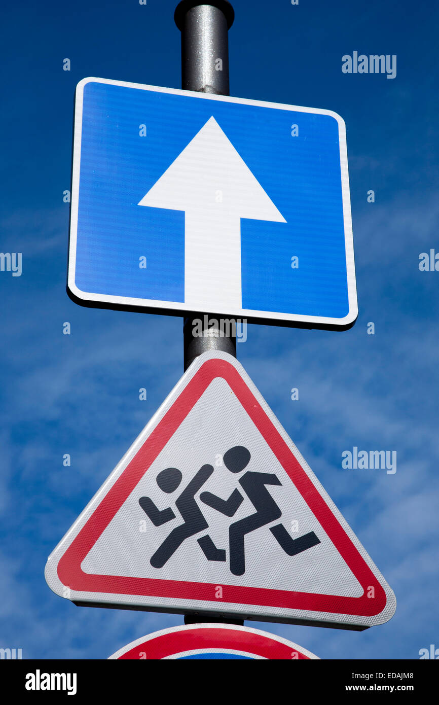 School and One Way Direction Traffic Sign Stock Photo - Alamy